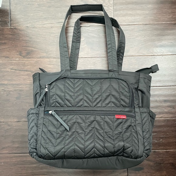 Skip Hop | Bags | Skip Hop Black Forma Diaper Tote | Poshmark